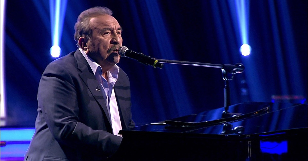 Ümit Besen'den "Sen Ağlama" Performansı! - Şarkılar Bizi Söyler - Özel ...